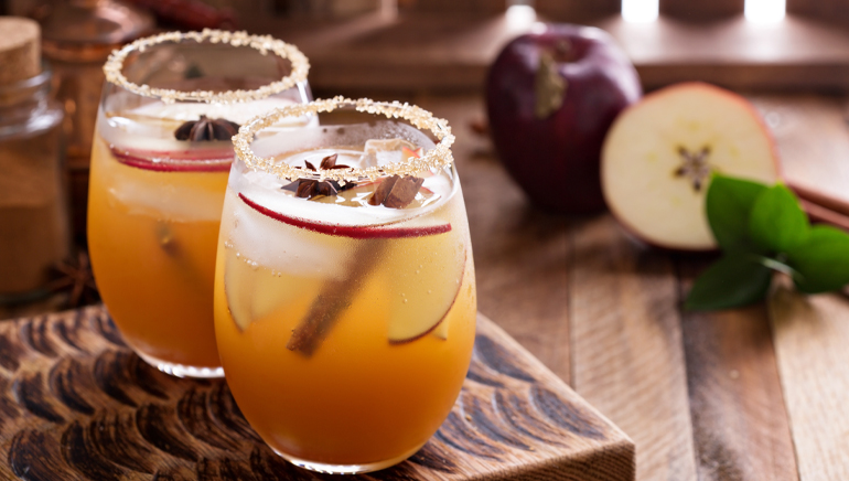 Make This Autumnal Spiked Cider for Your Next Get-Together | Linen Chest